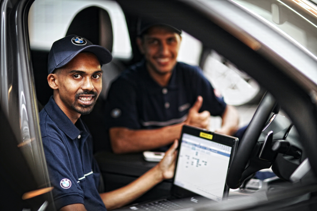 BMW and Mini owners can service their cars at home with this mobile app ...