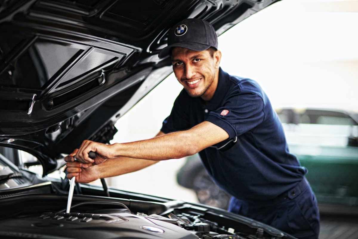 BMW and Mini owners can service their cars at home with this mobile app ...